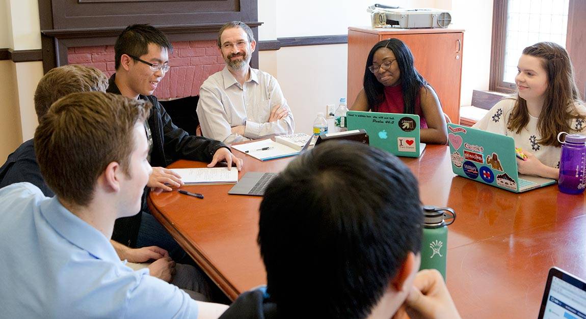 Students collaborate around issues of social justice in freshman seminar