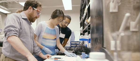Undergrads get research experience in leading labs