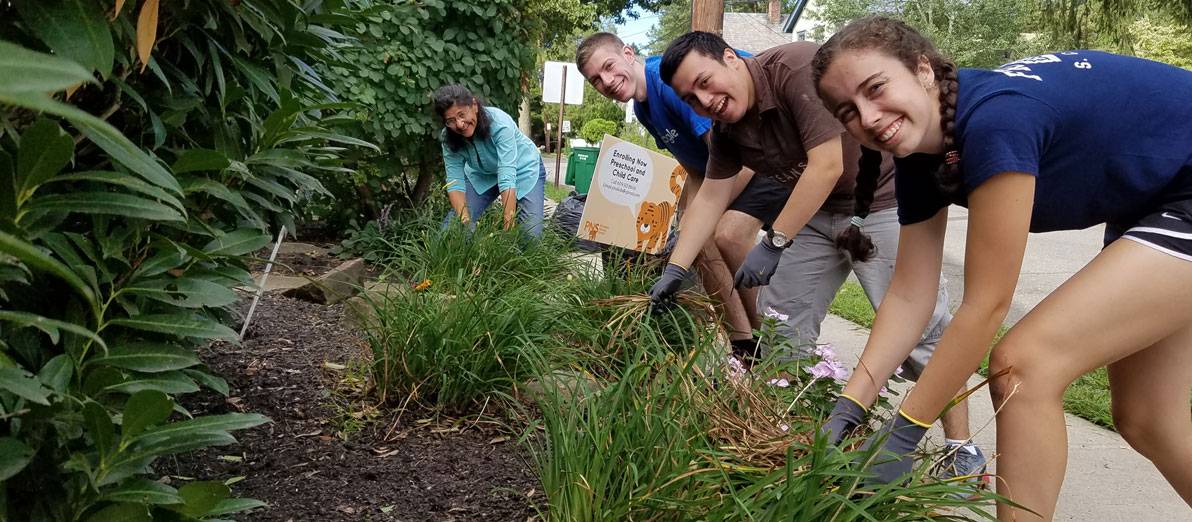 Class of 2020 moves onto campus, then heads out for Orientation service ...