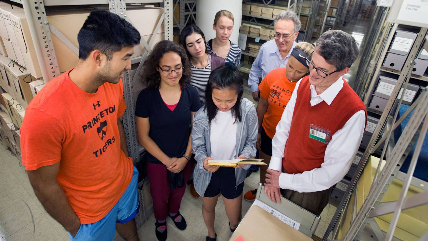 Freshman seminar asks students to envision their future in a changing ...