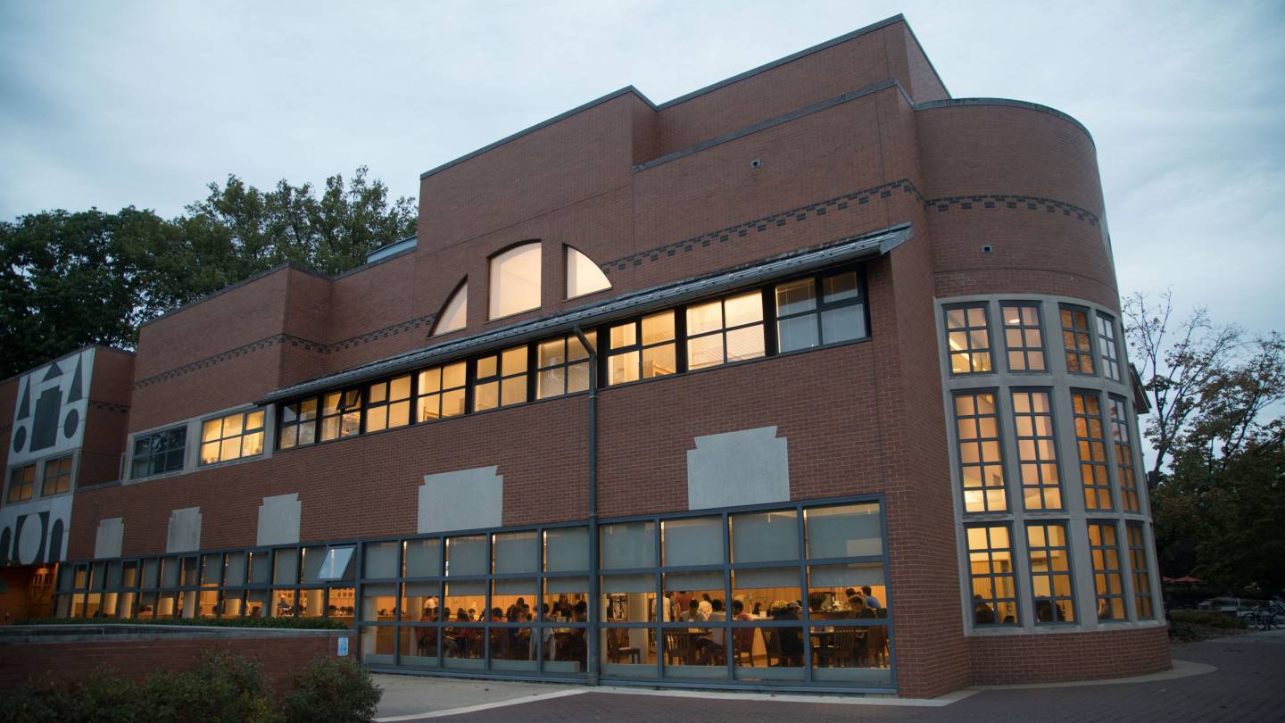 Famed architect and Princeton alumnus Robert Venturi dies at 93