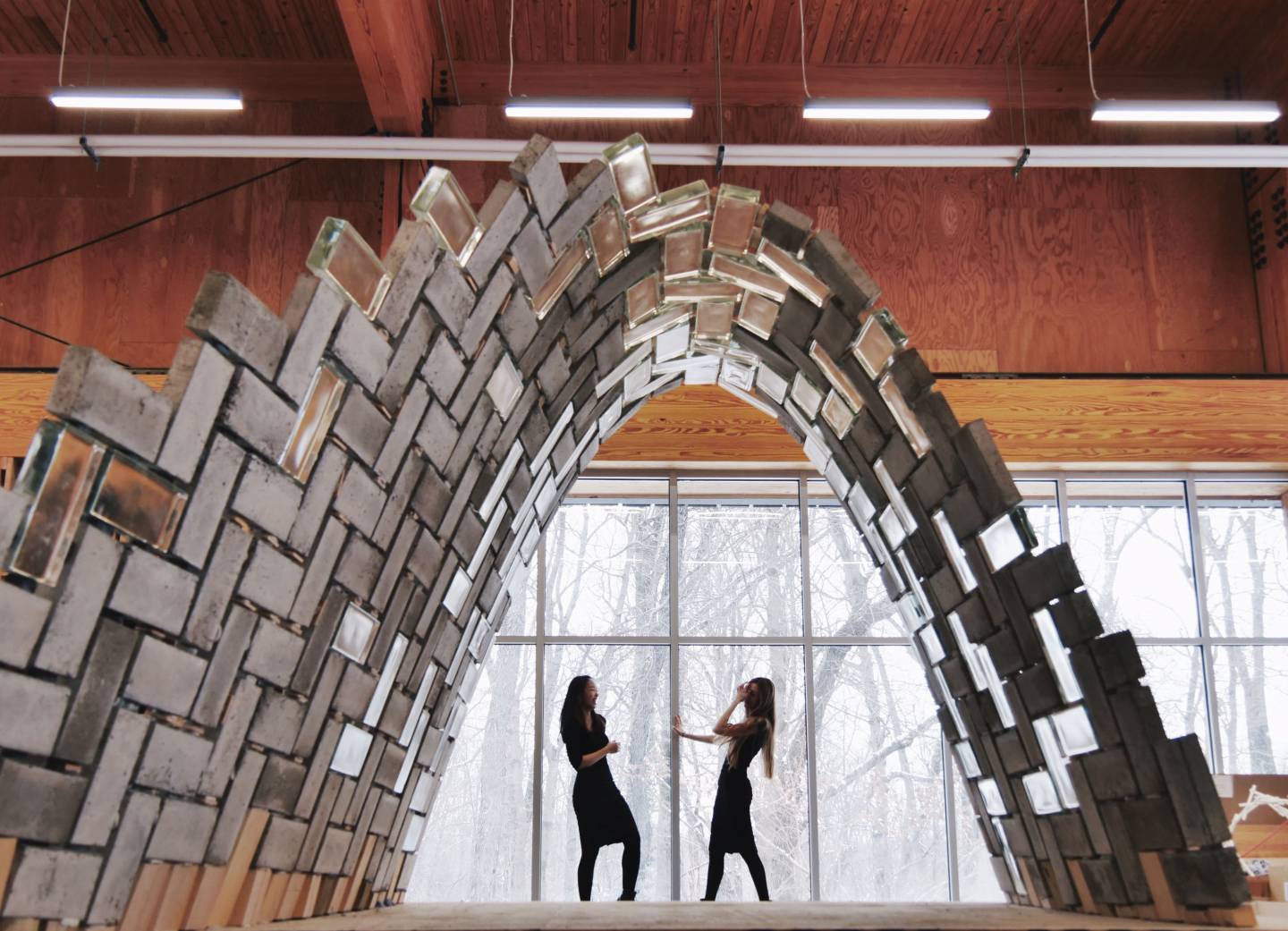 Robots and humans collaborate to revolutionize architecture