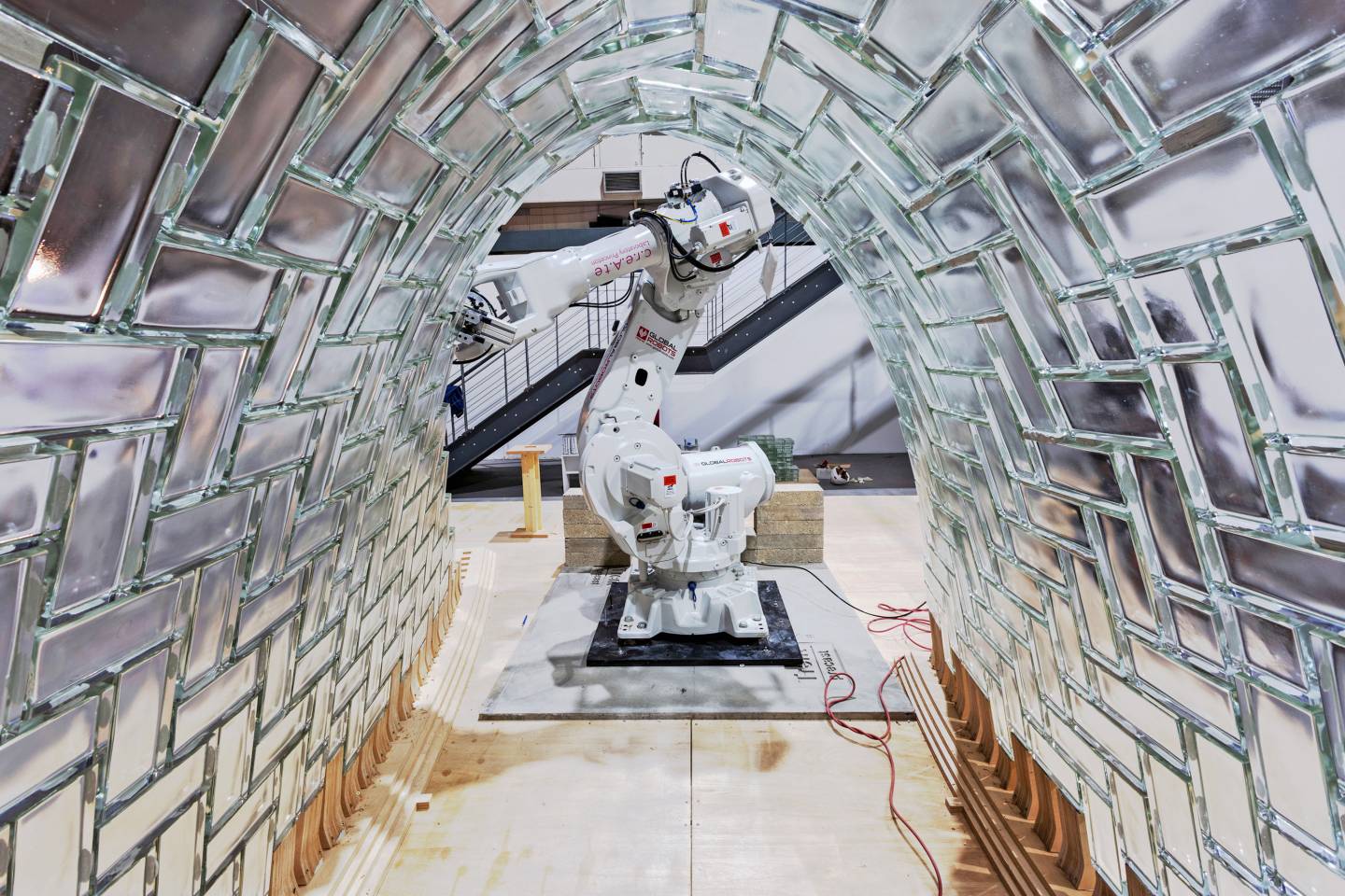 Robots and humans collaborate to revolutionize architecture