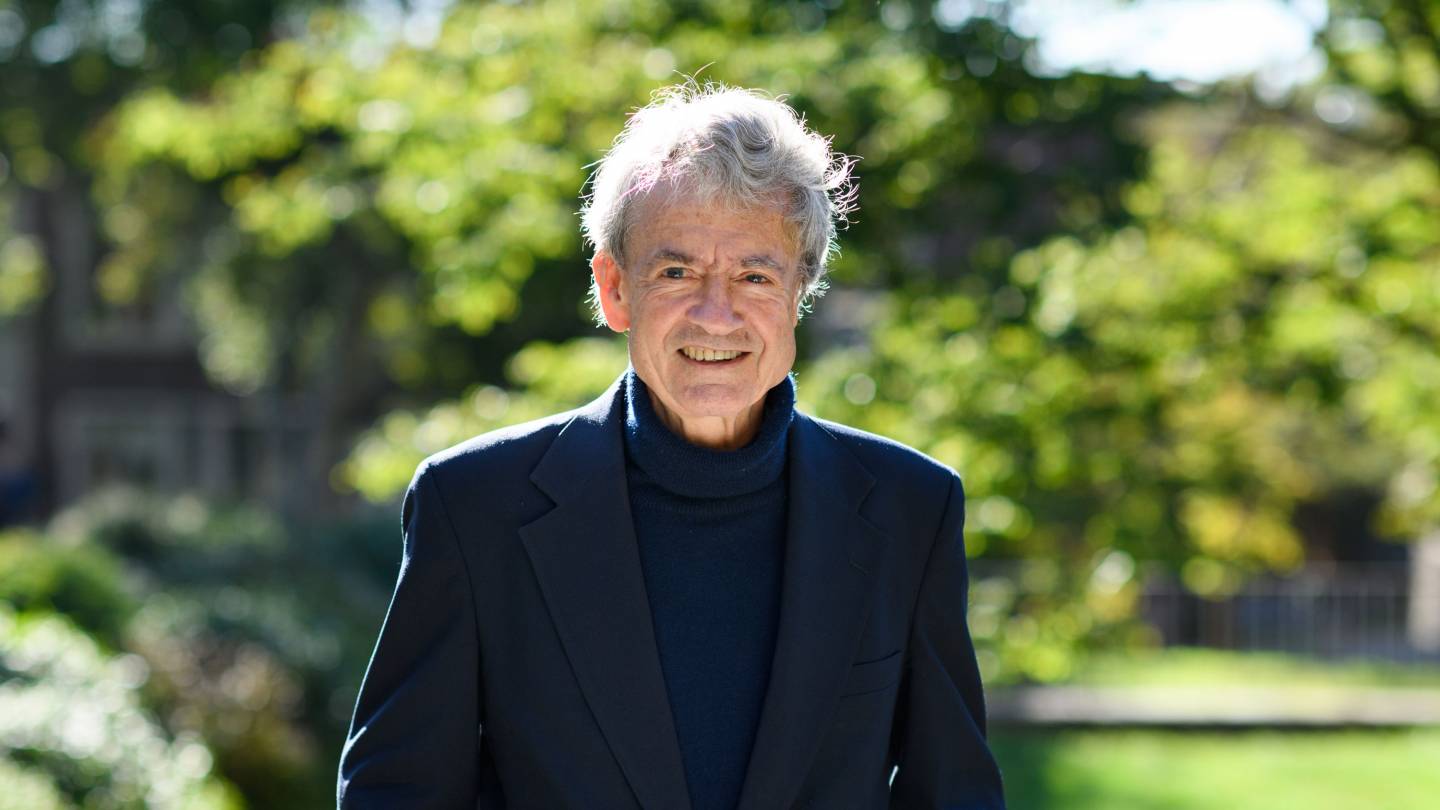 Michael Cook receives Middle East Medievalists Lifetime Achievement Award