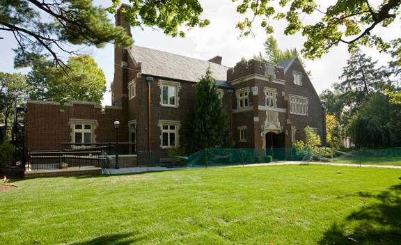 Campus Club opens as a gathering place for students